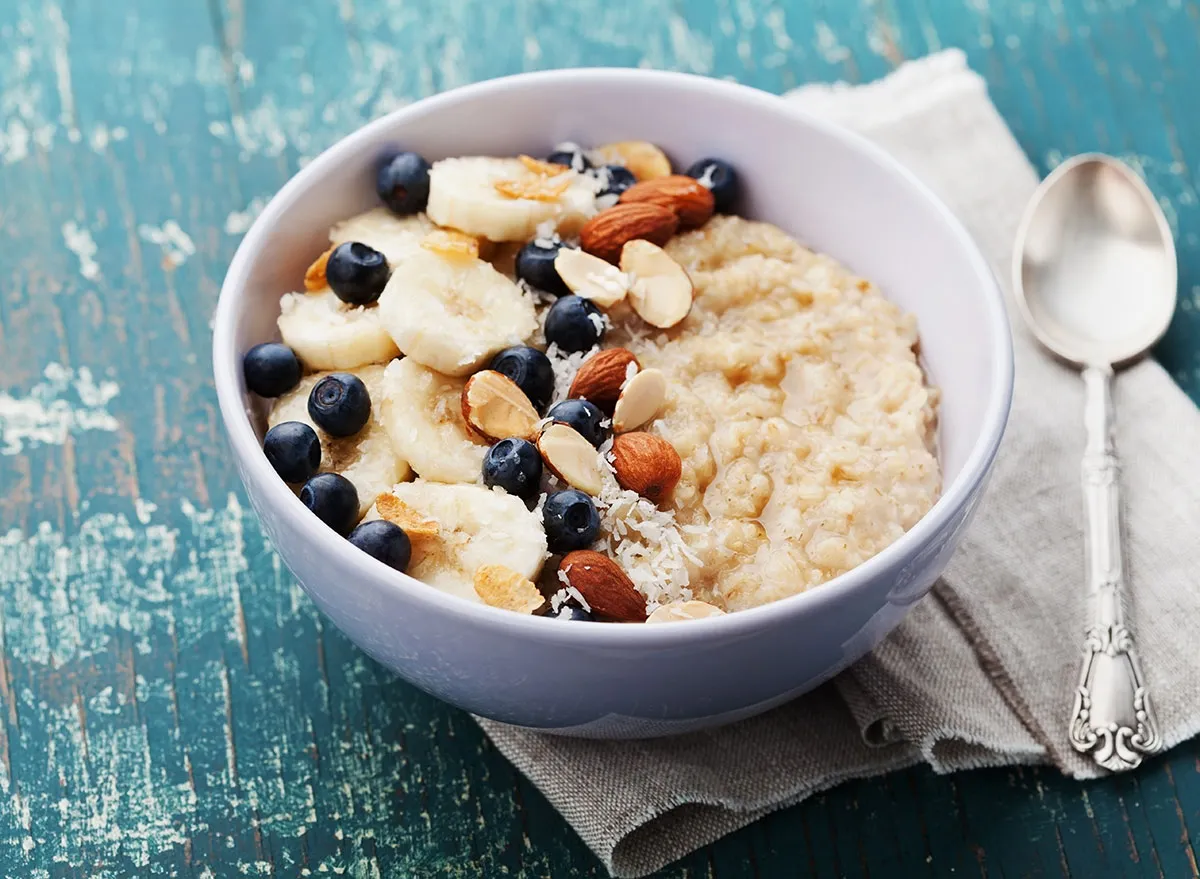 14 Side Effects of Eating Oatmeal Every Day This Year - My Family Pride